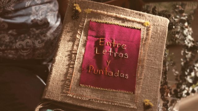 En Zapatoca, este colectivo de mujeres bordó un libro de poemas ...