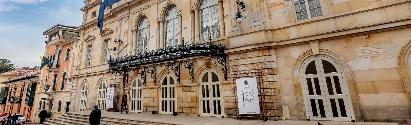 Bailes de máscaras y un telón censurado: la historia secreta del Teatro ...