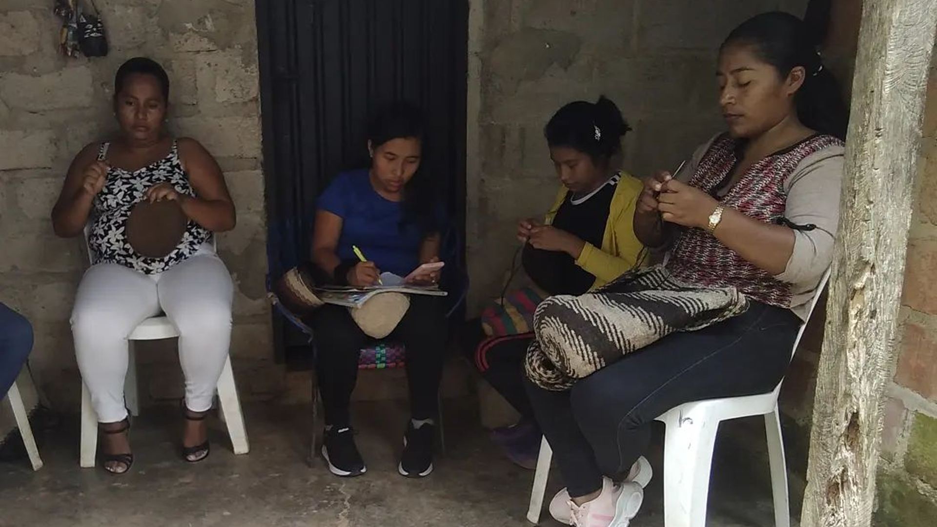 Las mujeres arhuacas crearon dos emprendimientos para preservar sus ...