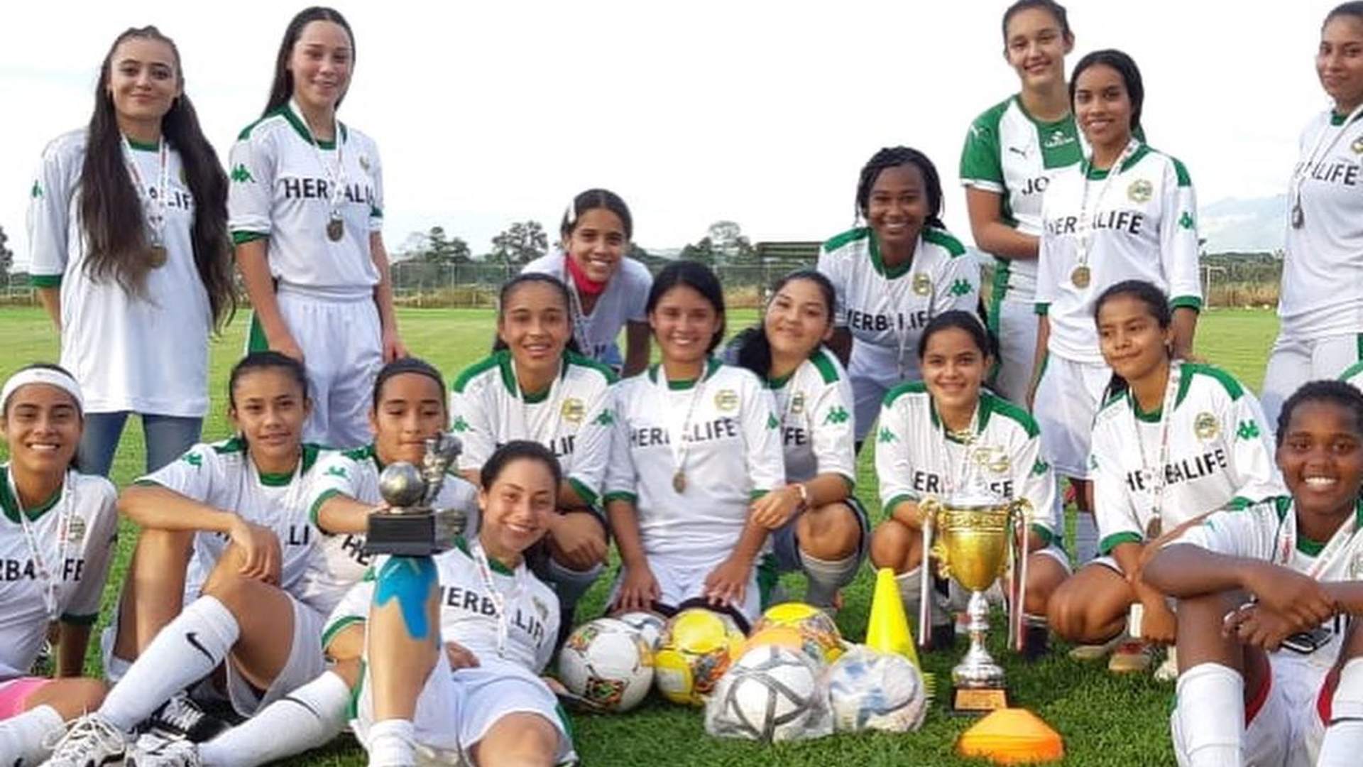 El futbolista sueco que creó una fundación deportiva en Tuluá ...