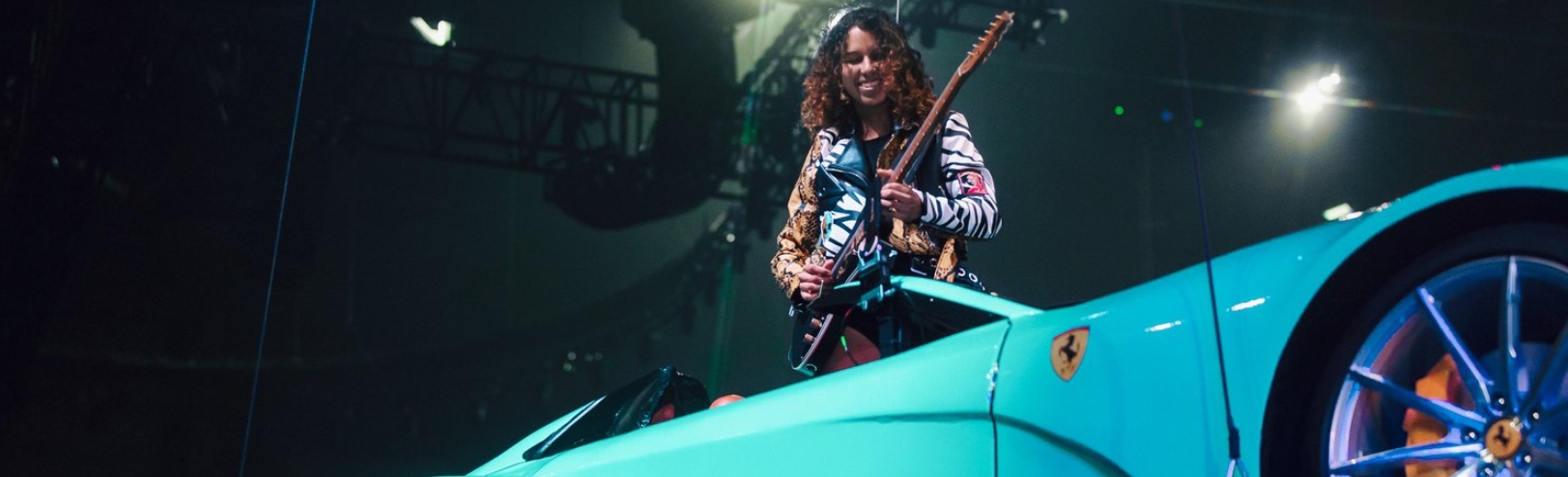 Sus Vásquez, la camaleónica guitarrista colombiana que viaja por el ...